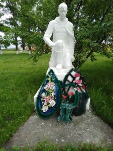 Обелиск героям-землякам, погибшим в Великой Отечественной войне 1941-1945 гг. (Republic of Altai, Ust-Kanskiy rayon, selo Bely Anuy, Leninskaya ulitsa), anıt, heykel  Altay Cumhuriyeti'nden