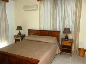 Philippou Beach Villas & Apartments (Mesopotamias No:8, Pyla), otel  Larnaka İlçesi'nden
