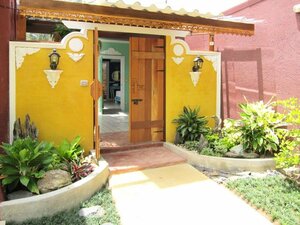 Forest Bungalows (Mueang Phuket, Chaofa West Road, 12/518), otel