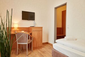 Bernstein Acamed Resort (Saxony-Anhalt, Salzlandkreis, Brumbyer Straße, 5), otel  Saksonya‑Anhalt'tan