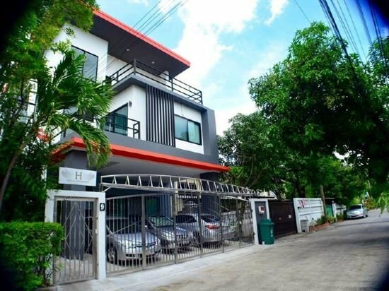 Otel 4 Bedroom House at Skytrain, Bangkok, foto