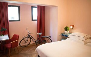 Dave Gordon - Son of a Brown (Hayarkon Street No:156, Tel Aviv), otel  Tel Aviv'den