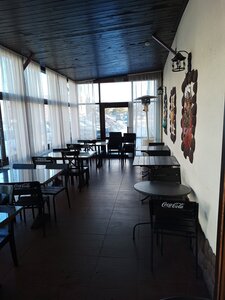 Dom Koromyslom (Rabochaya Street No:25, Velikiy Novgorod), kafe  Velikiy Novgorod'dan