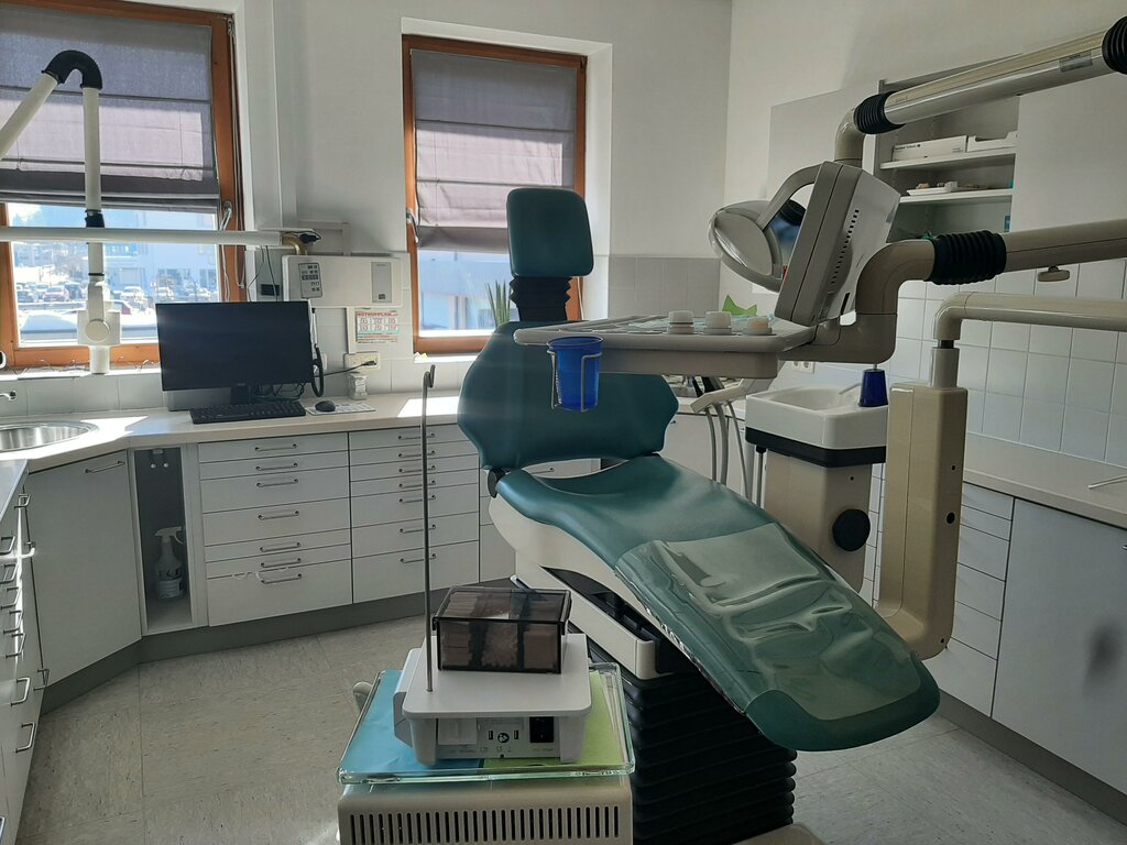 Özel ağız ve diş sağlığı klinikleri ve muayenehaneleri Kaiser Dental – Sebastian Jerusel, Dünya, foto