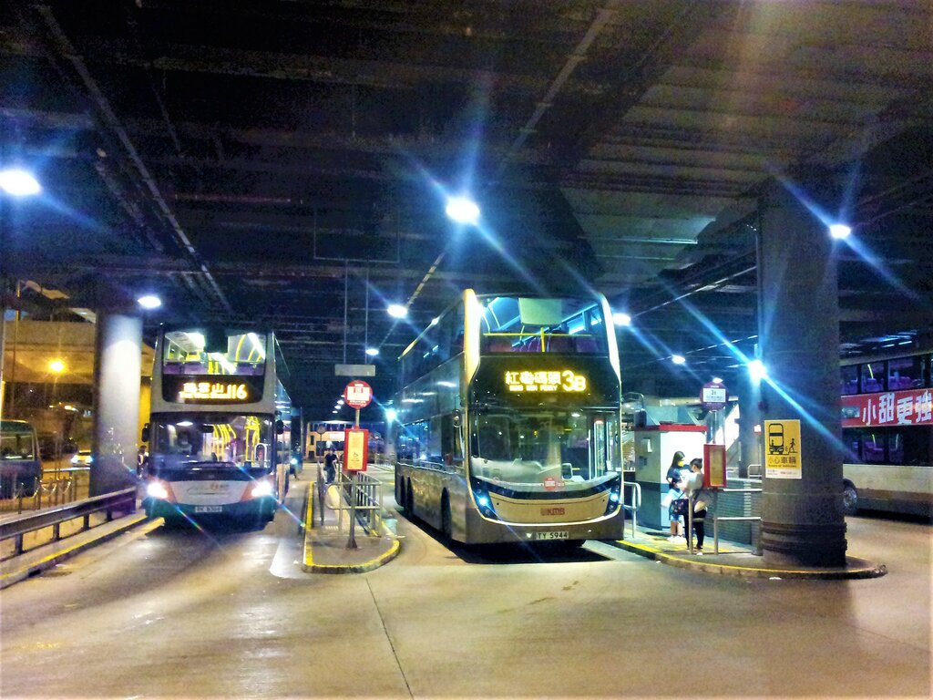 Toplu taşıma durağı Tsz Wan Shan (Central) Bus Terminus, Kowloon, foto