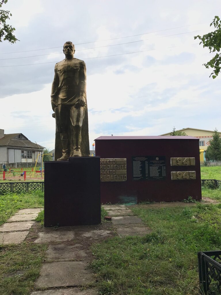 Anıt, heykel Советский солдат, Çuvaşya, foto