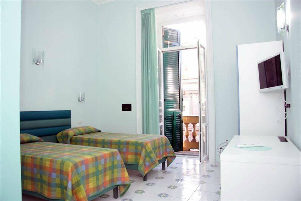 Otel Viaggio a Napoli B&b, Napoli, foto