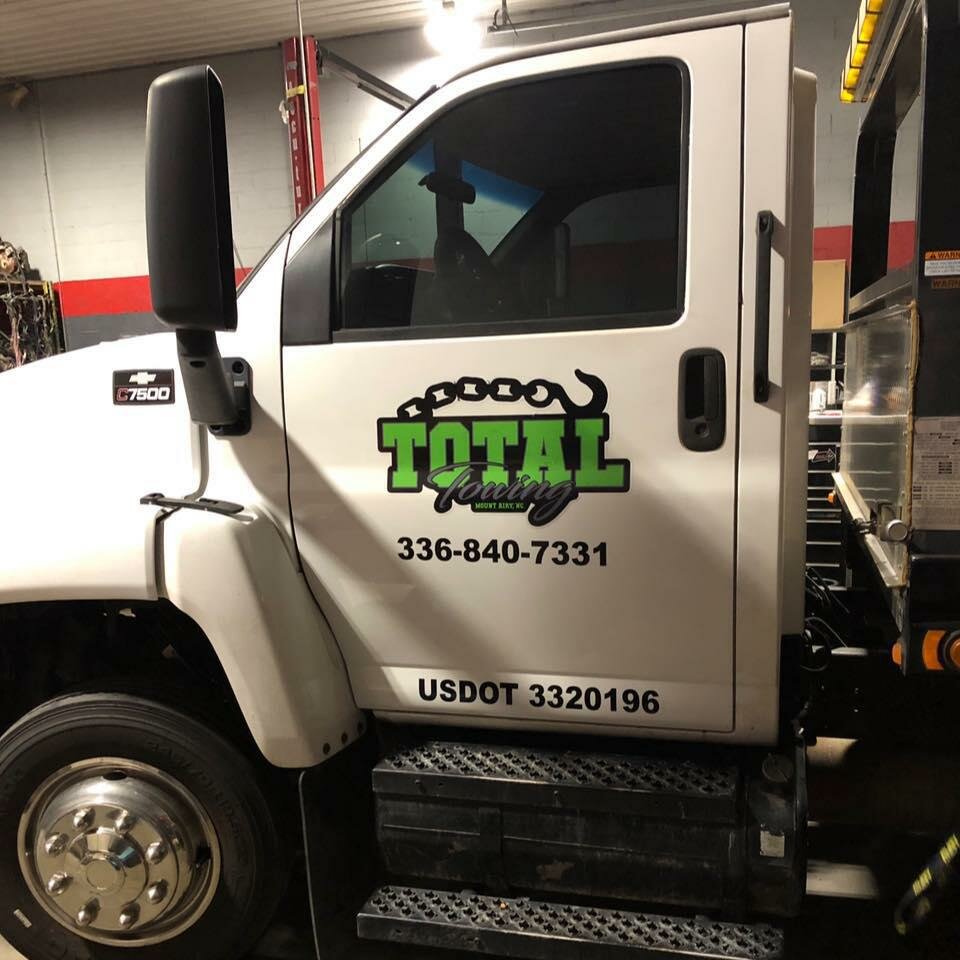 Araç römorkları Total Towing, Kuzey Carolina Eyaleti, foto