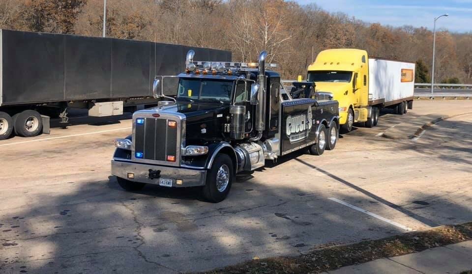 i̇nşaat makinaları ve ekipmanları Chuck's Towing & Recovery, Missouri Eyaleti, foto