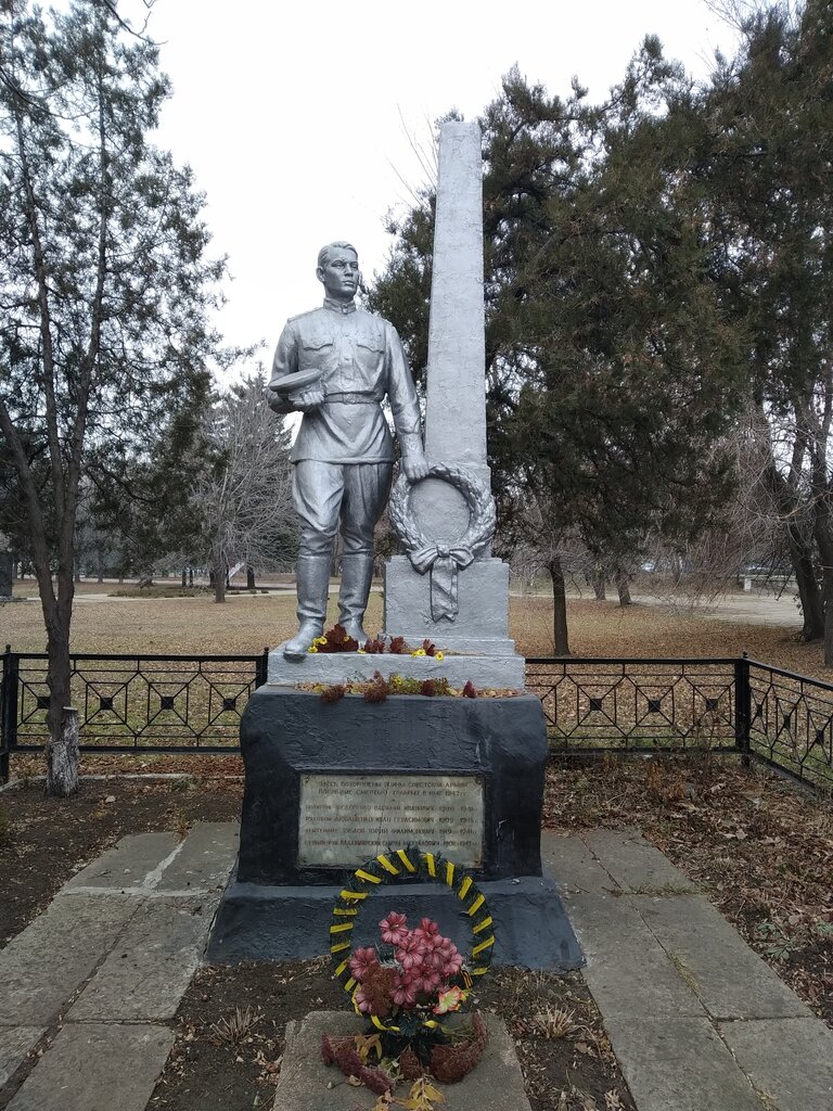 Anıt, heykel Могила неизвестного солдата, Krasnyi Luch, foto