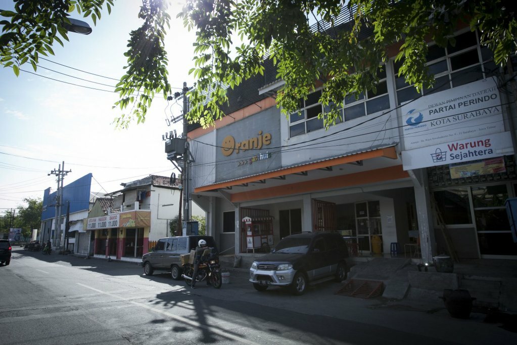 Otel RedDoorz near Suroboyo Carnival Park, Surabaya, foto