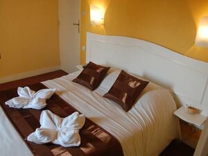 Hôtel Restaurant Le Prieuré (Centre-Val de Loire, Cher, Arrondissement de Vierzon, Vignoux-sur-Barangeon, Rue Jean Graczyk, 2), otel