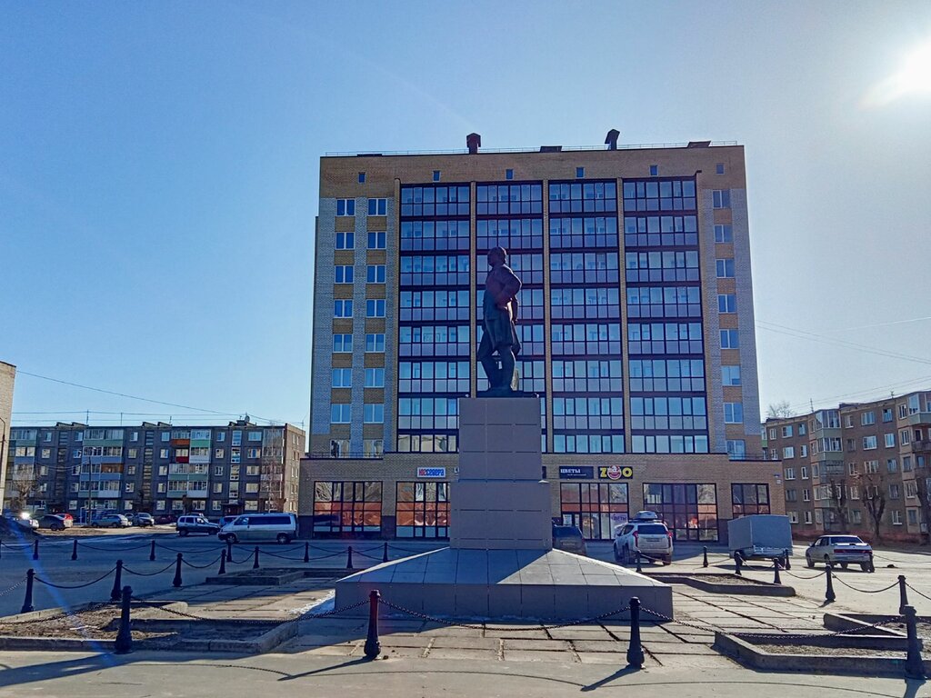 Anıt, heykel М.В. Ломоносов, Koriajma, foto