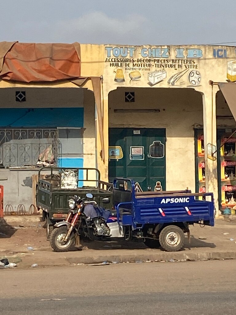 ATM'ler Tout chez Ib, Bouake, foto