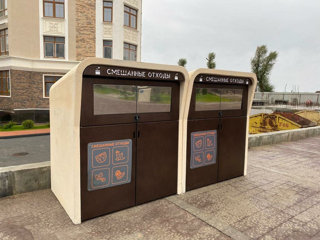 Ayrı çöp toplama noktası Urban Wave, Moskova, foto