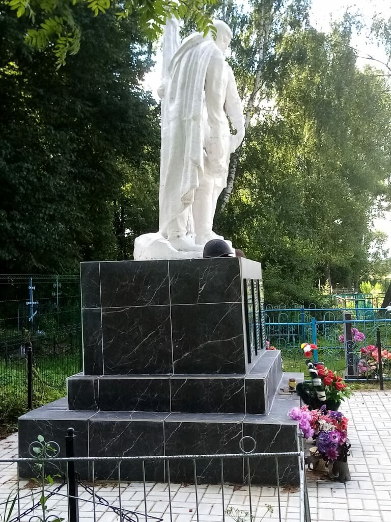 Anıt, heykel Братская могила, Kalujskaya oblastı, foto
