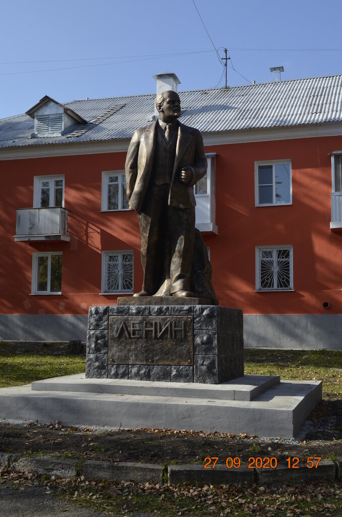 Anıt, heykel V.I. Lenin, Nijniaya Tura, foto