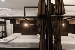 Feel Good Hostel (Mueang Phuket, Talat Yai, Phangnga Road), otel  Phuket'ten