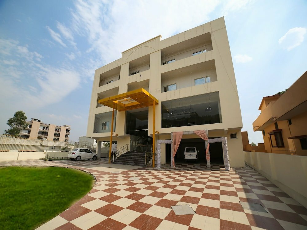 Otel Capital O 37423 Golden Leaf, Uttarakhand, foto