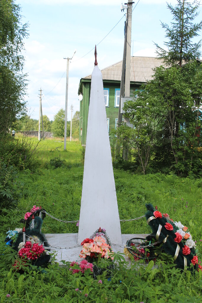 Anıt, heykel Обелиск павшим воинам Великой Отечественной войны, Kostromskaya oblastı, foto