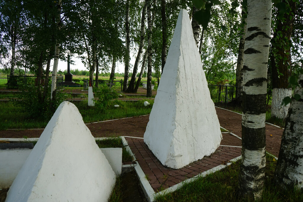 Anıt, heykel Воинское захоронение Рубеж, Saint‑Petersburg ve Leningradskaya oblastı, foto