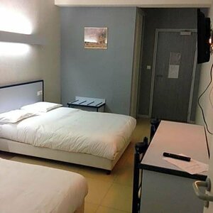 Hôtel du Jura (Rue d'Alsace No:4, Louhans), otel