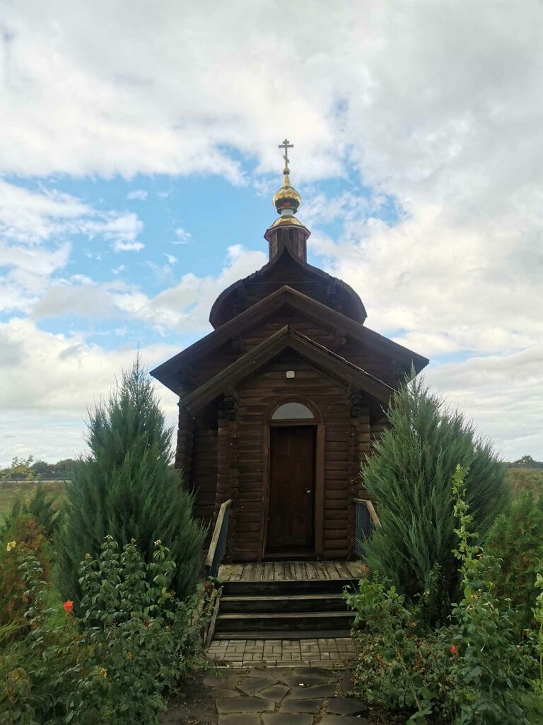 Şapel, haç anıtı Часовня Кирилла и Марии, родителей Сергия Радонежского, Voronejskaya oblastı, foto