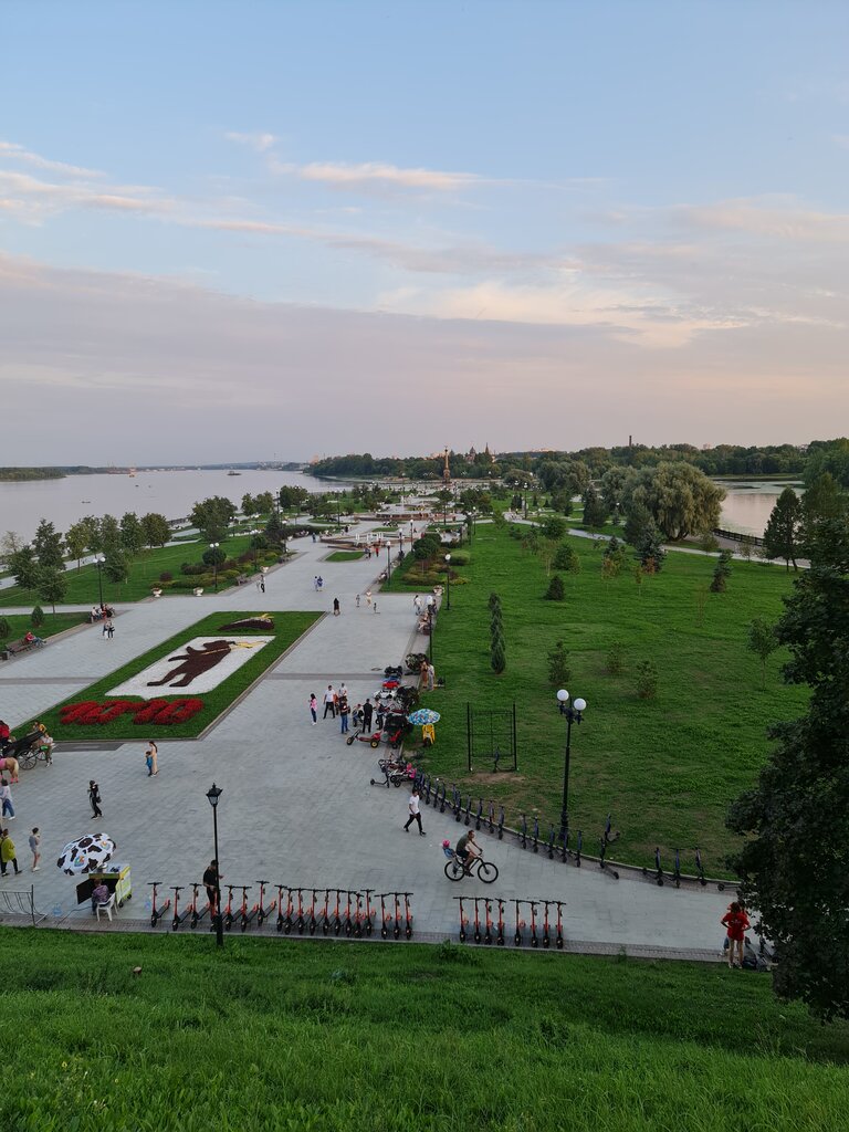 Park, sokak heykeli Zero Kilometer of the Golden Ring, Yaroslavl, foto
