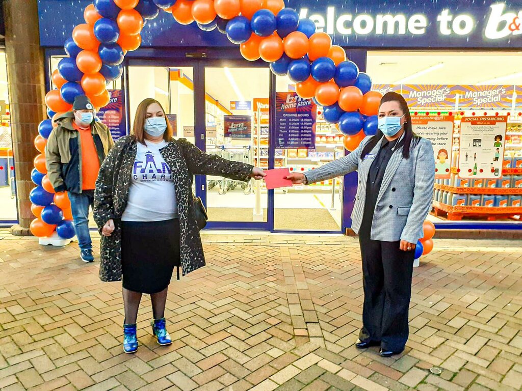 Şans oyunları B&m Store, Motherwell, foto