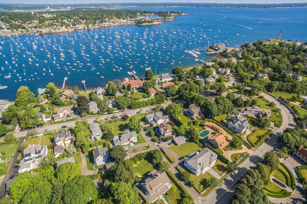 Emlak ofisi Heather Stewart Kaznoski & Mary Stewart Coldwell Banker Realty, Massachusetts, foto