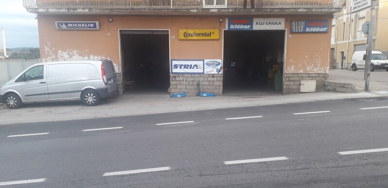 Jant ve lastikçiler Fratelli Casula, Sardunya, foto