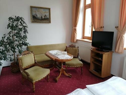 Otel Pension SV. Florian, Hlucin, foto