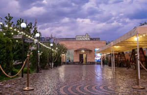 Lianna Garden Hall (Eritasardutyun Street No:34, Village of Parakar), restoran  Armavir'den
