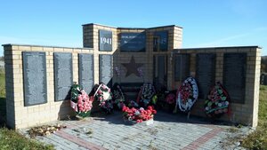 Воинам, павшим в Великой Отечественной войне (Kirov Region, Afanasyevskiy munitsipalny okrug, derevnya Sloboda), anıt, heykel  Kirovskaya oblastından