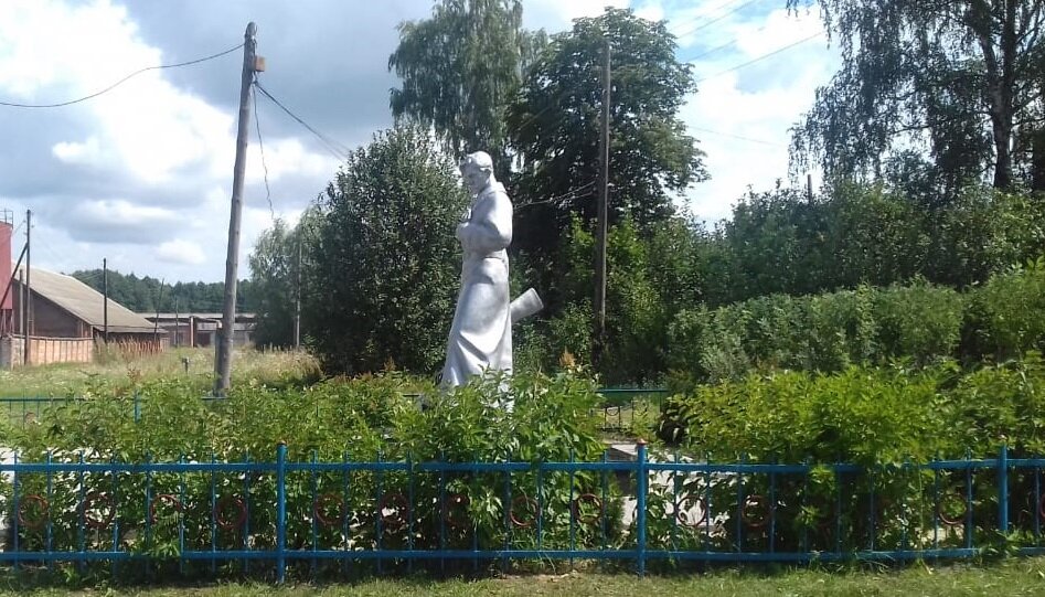 Anıt, heykel Рабочим спиртзавода, погибшим в годы Великой Отечественной войны, Brianskaya oblastı, foto