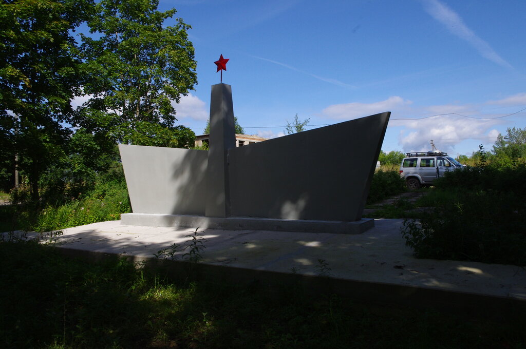 Anıt, heykel Погибшим землякам, Saint‑Petersburg ve Leningradskaya oblastı, foto