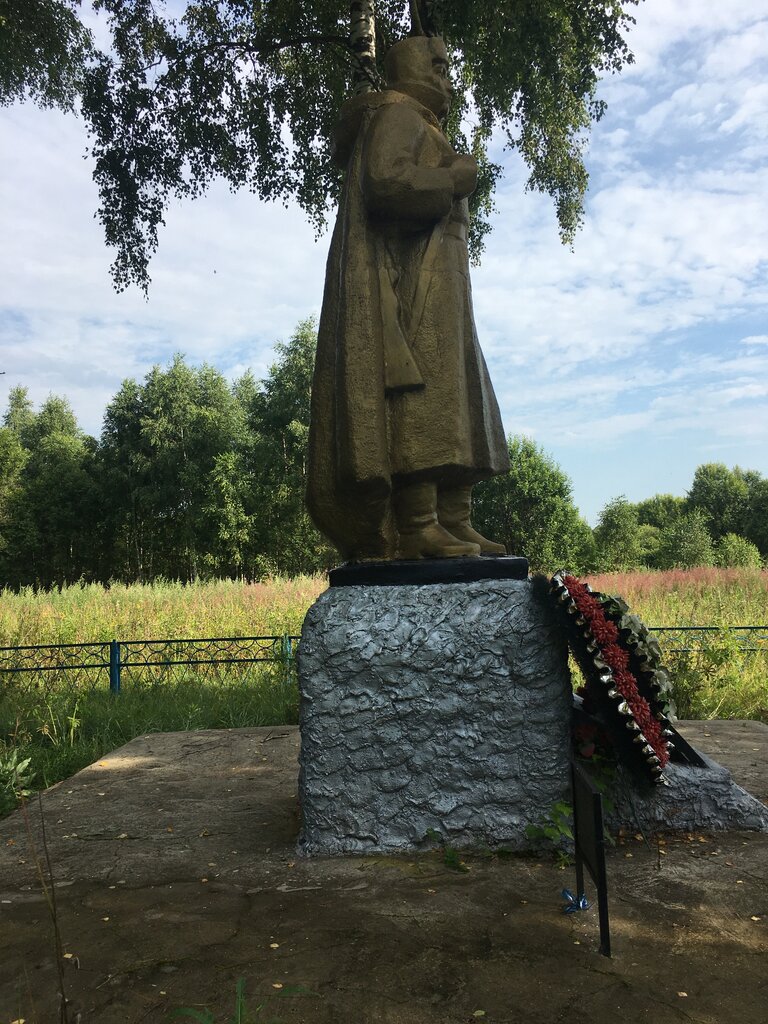 Anıt, heykel Братская могила № 095, Kalujskaya oblastı, foto