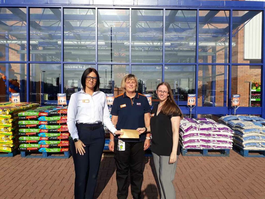 Şans oyunları B&m Home Store with Garden Centre, İngiltere, foto