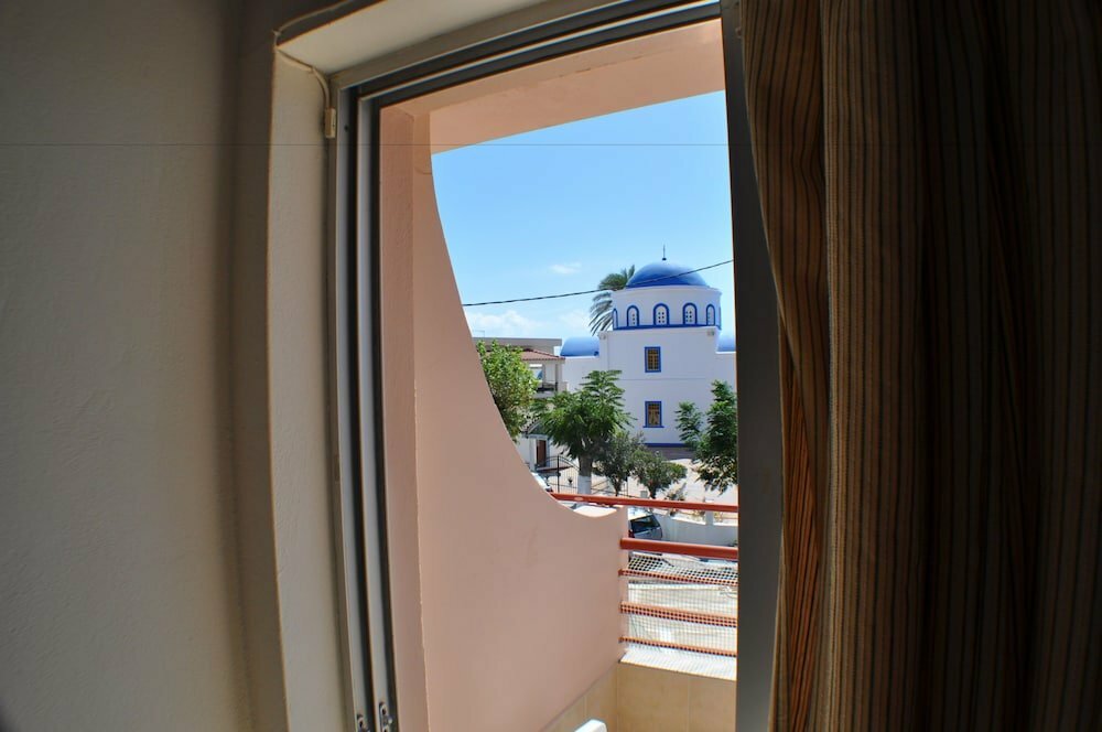 Otel Zouboulia, Dünya, foto