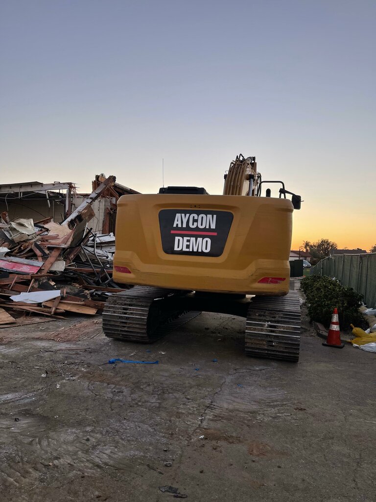 Beton ve beton ürünleri üreticileri Aycon Inc Demolition Company, Kaliforniya Eyaleti, foto