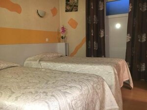 Hotel Alain et Martine (Auvergne-Rhône-Alpes, Savoie, Arrondissement de Chambéry, Viviers-du-Lac, Route de Chambéry), otel
