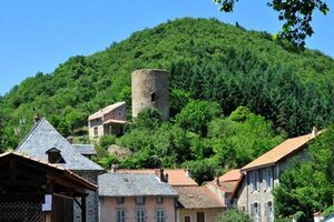 Hotel La Bougnate (Auvergne-Rhône-Alpes, Haute-Loire, Arrondissement de Brioude, Blesle, Place du Vallat), otel