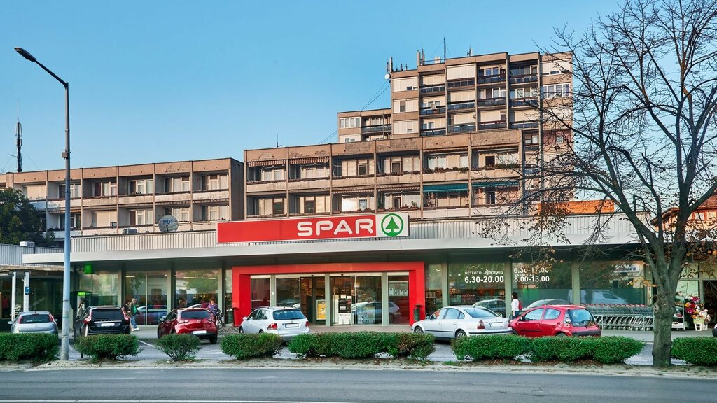 Süpermarket Spar szupermarket, Tata, foto