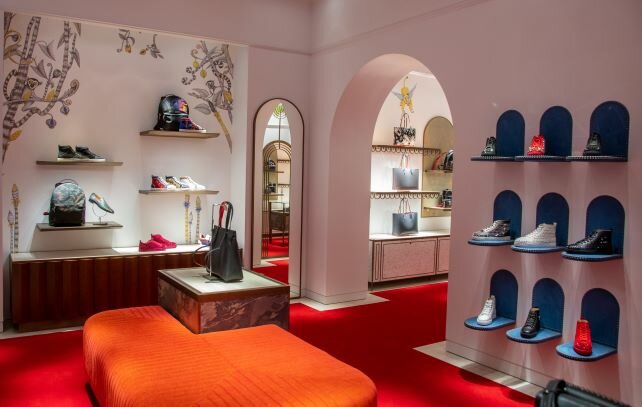 Ayakkabı malzemeleri Christian Louboutin King Of Prussia, Pennsylvania, foto
