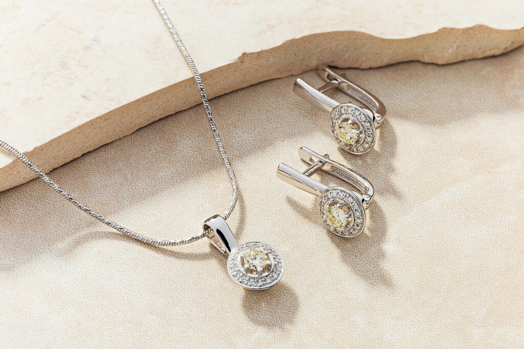 Değerli taşlar Dilingo, Moskova, foto