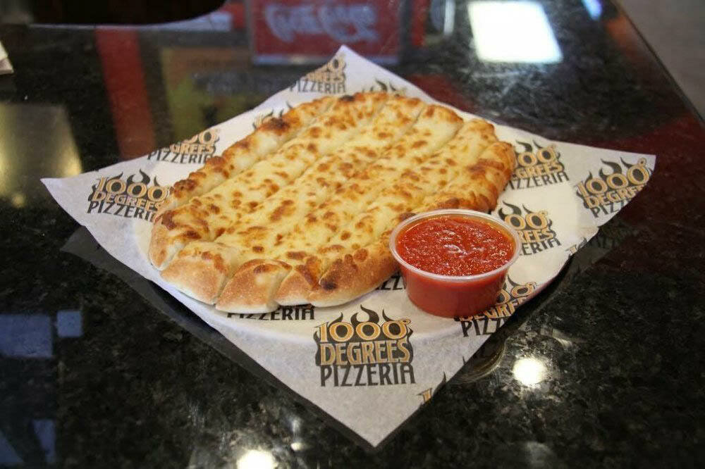 Pizzacılar 1000 Degrees Pizza Salad Wings, Texas, foto