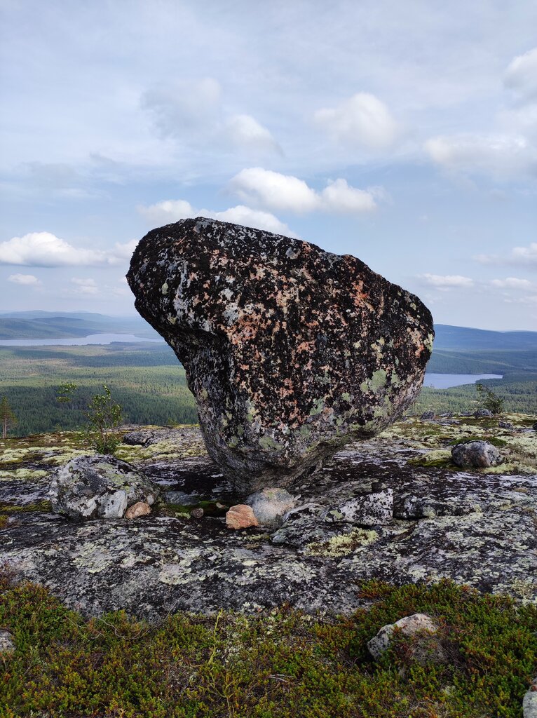 Turistik yerler Качающийся сейд, Murmanskaya oblastı, foto