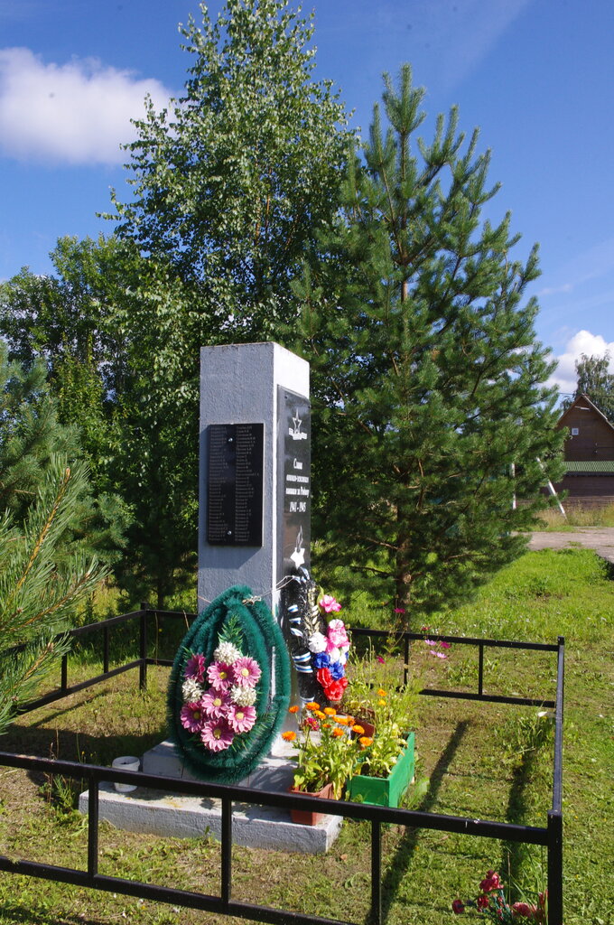 Anıt, heykel Погибшим землякам, Saint‑Petersburg ve Leningradskaya oblastı, foto