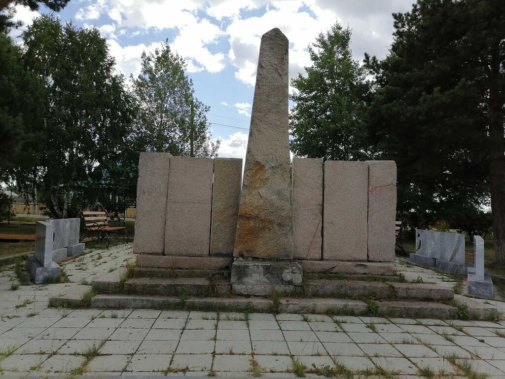 Anıt, heykel Обелиск воинам, павшим в годы Великой Отечественной войны, Tümen (Tiumenskaya) oblastı, foto