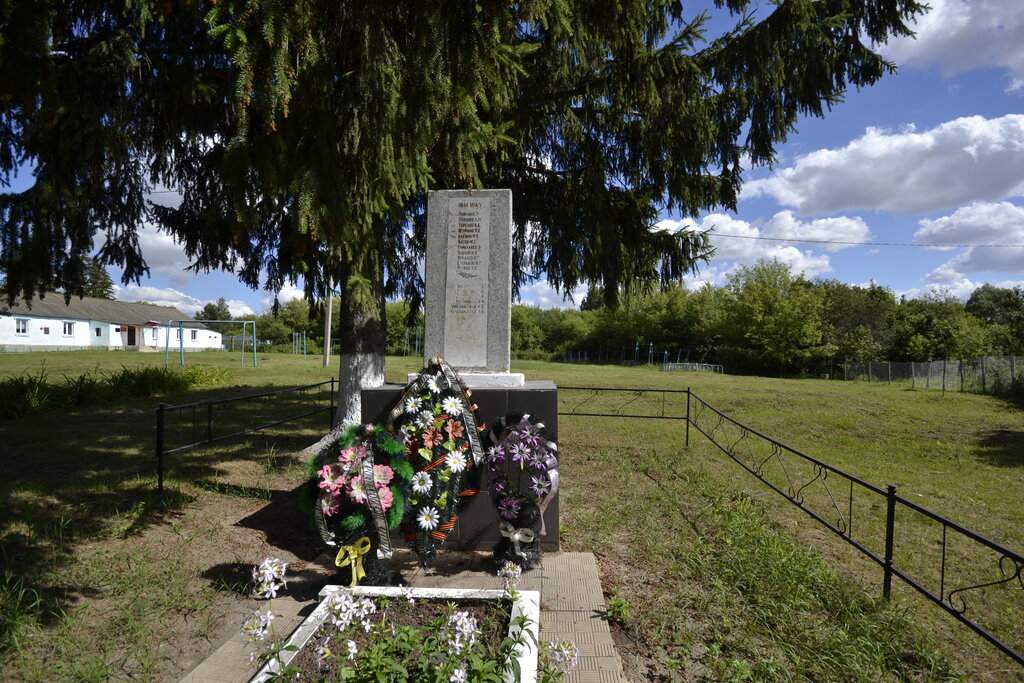 Anıt, heykel Воинское захоронение, Orlovskaya oblastı, foto